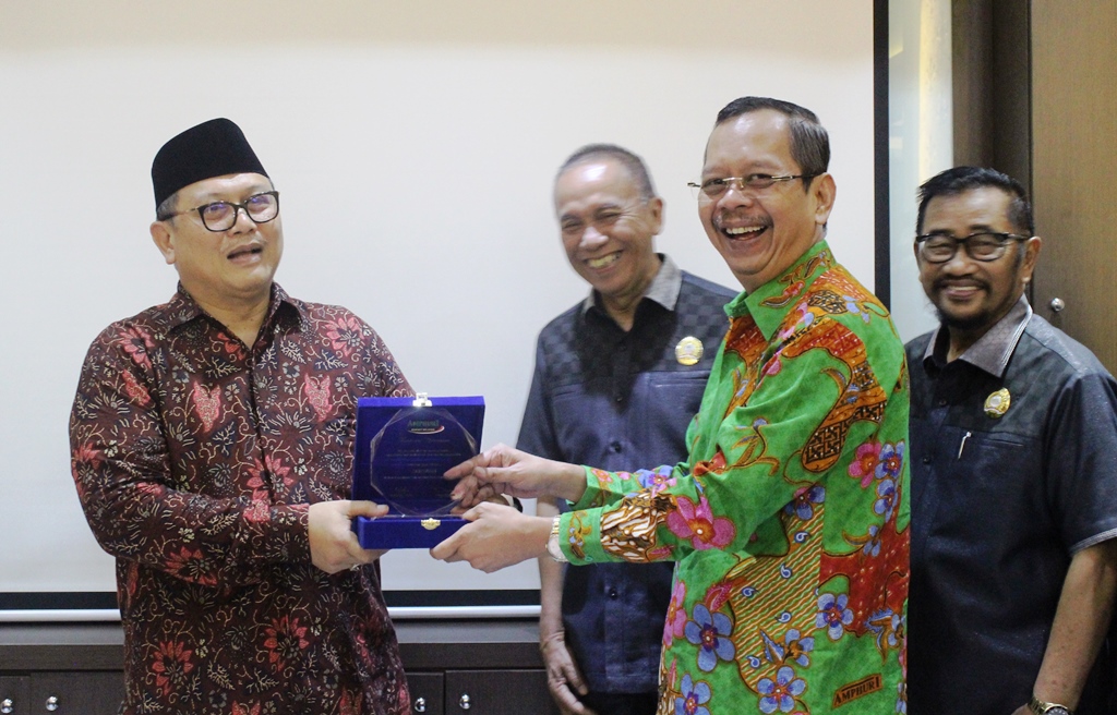 Dubes RI untuk Azerbaijan Kunjungi AMPHURI Paparkan Potensi Negeri Api ...